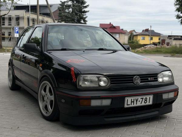 Black Volkswagen Golf 1996 in Rokiskis, with an engine capacity of 2.00 L and mileage of 320 thousand km for 2650 €, photo 2 on AUTOMOTO.COM.LV