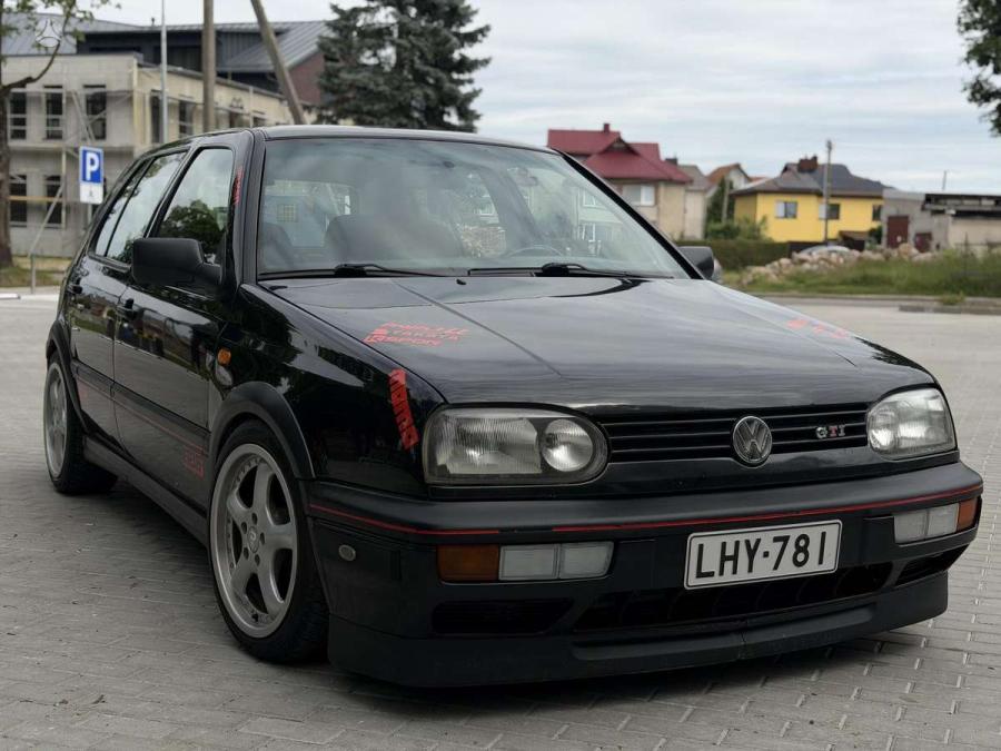 Black Volkswagen Golf 1996 in Rokiskis, with an engine capacity of 2.00 L and mileage of 320 thousand km for 2650 €, photo 3 on AUTOMOTO.COM.LV