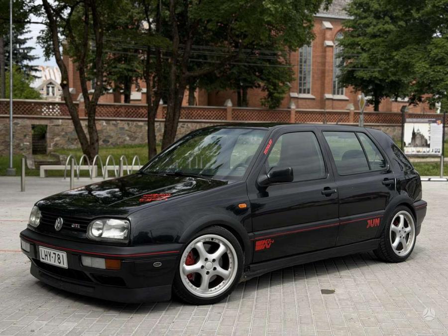 Black Volkswagen Golf 1996 in Rokiskis, with an engine capacity of 2.00 L and mileage of 320 thousand km for 2650 €, photo 4 on AUTOMOTO.COM.LV