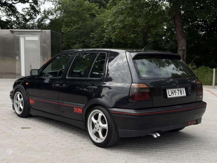 Black Volkswagen Golf 1996 in Rokiskis, with an engine capacity of 2.00 L and mileage of 320 thousand km for 2650 €, photo 5 on AUTOMOTO.COM.LV