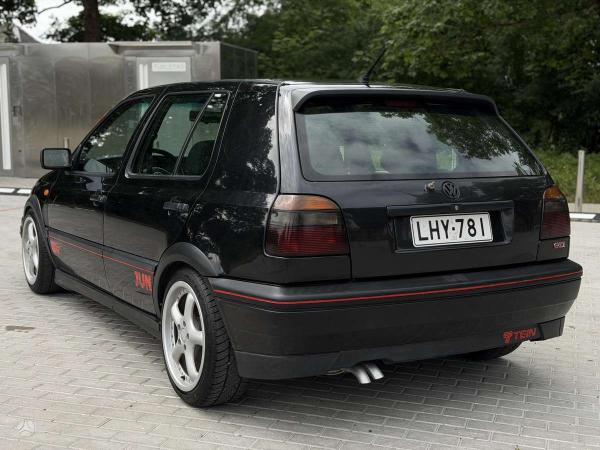 Black Volkswagen Golf 1996 in Rokiskis, with an engine capacity of 2.00 L and mileage of 320 thousand km for 2650 €, photo 5 on AUTOMOTO.COM.LV