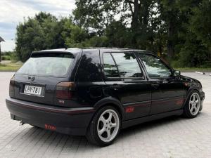 Black Volkswagen Golf 1996 in Rokiskis, with an engine capacity of 2.00 L and mileage of 320 thousand km for 2650 €, photo 8 on AUTOMOTO.COM.LV