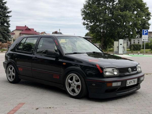 Black Volkswagen Golf 1996 in Rokiskis, with an engine capacity of 2.00 L and mileage of 320 thousand km for 2650 €, photo 8 on AUTOMOTO.COM.LV