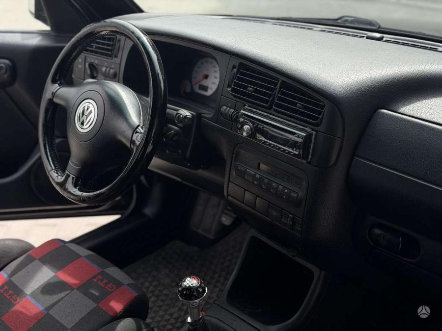 Black Volkswagen Golf 1996 in Rokiskis, with an engine capacity of 2.00 L and mileage of 320 thousand km for 2650 €, photo 15 on AUTOMOTO.COM.LV