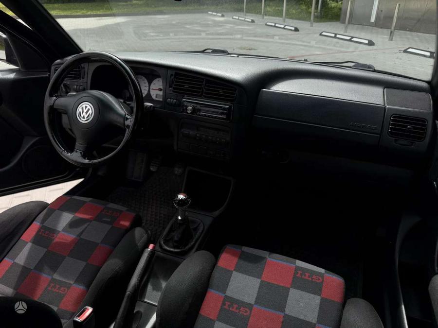 Black Volkswagen Golf 1996 in Rokiskis, with an engine capacity of 2.00 L and mileage of 320 thousand km for 2650 €, photo 16 on AUTOMOTO.COM.LV