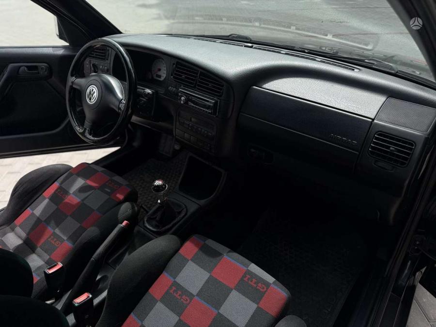 Black Volkswagen Golf 1996 in Rokiskis, with an engine capacity of 2.00 L and mileage of 320 thousand km for 2650 €, photo 18 on AUTOMOTO.COM.LV