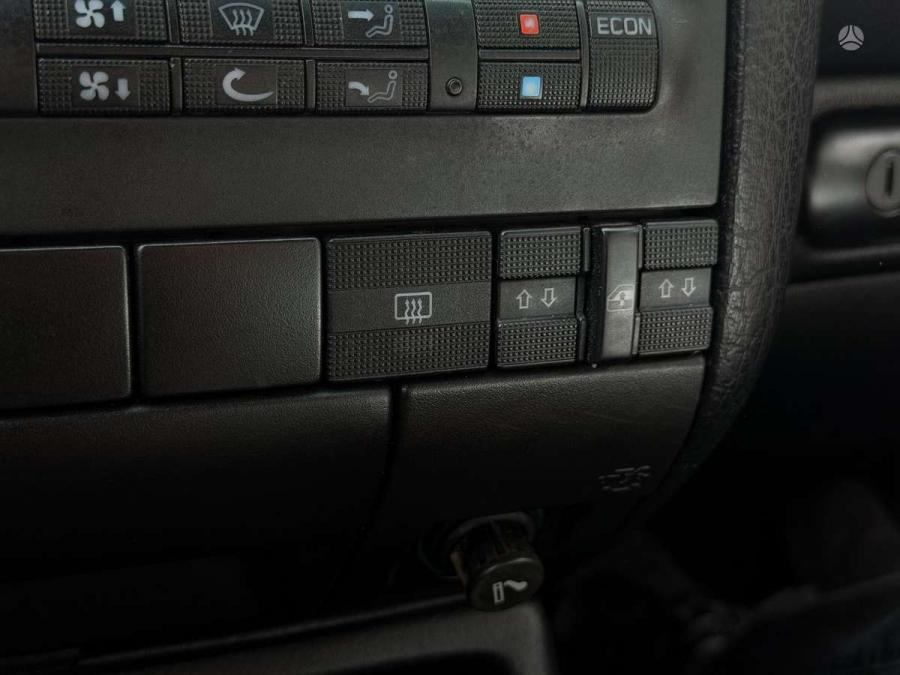 Black Volkswagen Golf 1996 in Rokiskis, with an engine capacity of 2.00 L and mileage of 320 thousand km for 2650 €, photo 26 on AUTOMOTO.COM.LV