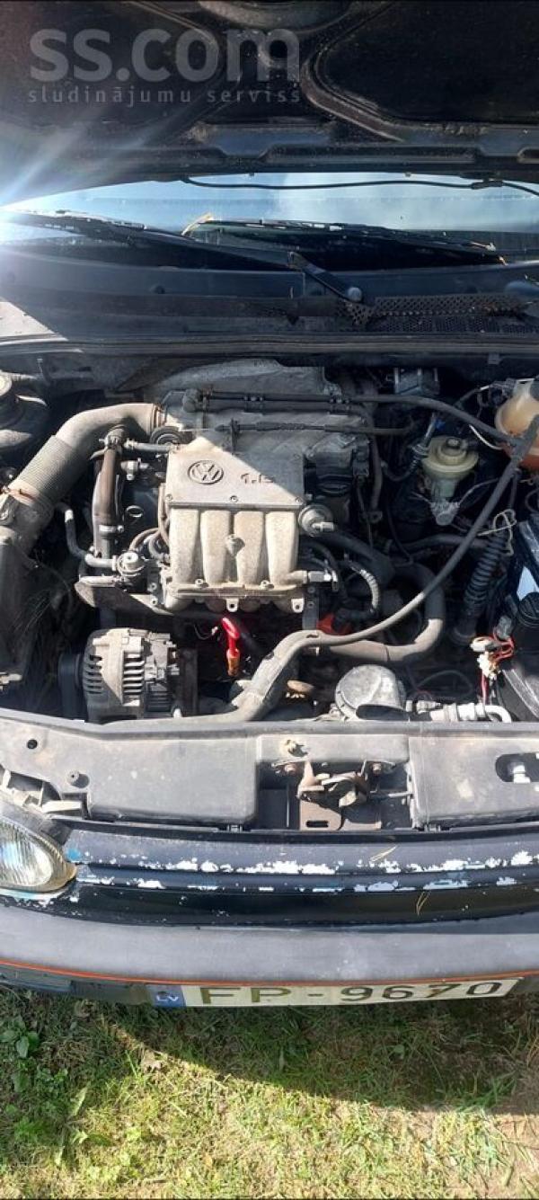 Black Volkswagen Golf 1996 in Ventspils, with an engine capacity of 1.60 L and mileage of 279 thousand km for 500 €, photo 4 on AUTOMOTO.COM.LV