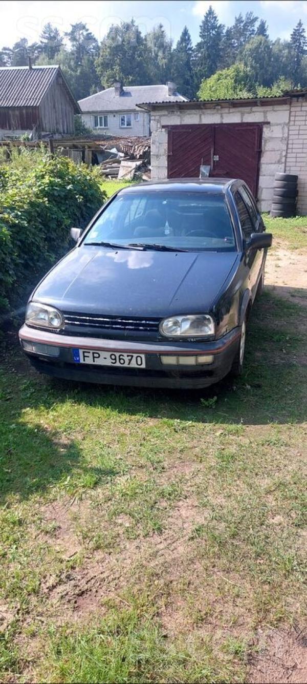 Black Volkswagen Golf 1996 in Ventspils, with an engine capacity of 1.60 L and mileage of 279 thousand km for 500 €, photo 3 on AUTOMOTO.COM.LV