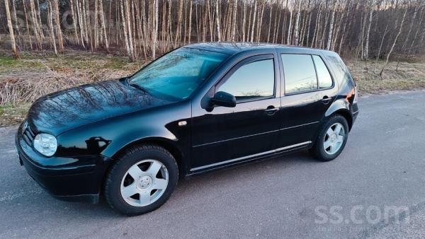 Melns Volkswagen Golf 1998 Limbaži, ar dzinēja tilpumu 1.60 L un nobraukumu 329 tūkst. km par 1200 €, foto 10 vietnē AUTOMOTO.COM.LV