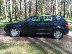 Melns Volkswagen Golf 1998 Daugavpils, ar dzinēja tilpumu 1.40 L un nobraukumu 234 tūkst. km par 2650 €, foto 3 vietnē AUTOMOTO.COM.LV