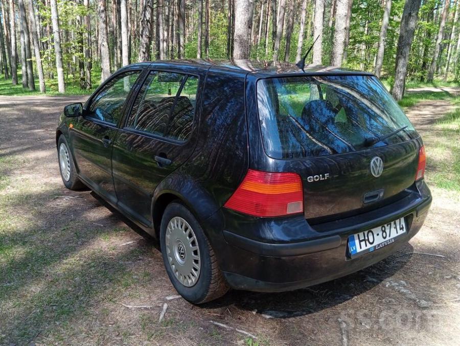 Melns Volkswagen Golf 1998 Daugavpils, ar dzinēja tilpumu 1.40 L un nobraukumu 234 tūkst. km par 2650 €, foto 4 vietnē AUTOMOTO.COM.LV