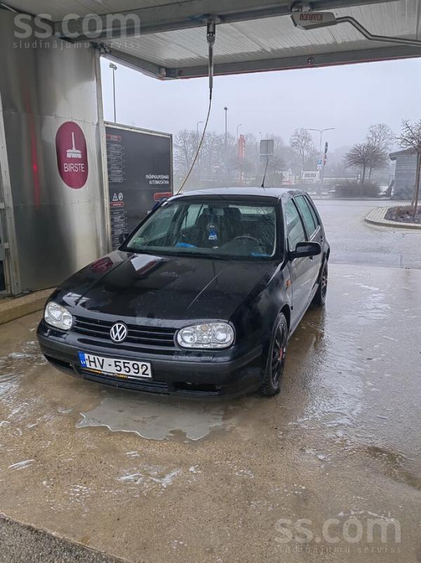Melns Volkswagen Golf 1998 Ogre, ar dzinēja tilpumu 1.60 L un nobraukumu 320 tūkst. km par 550 €, foto 1 vietnē AUTOMOTO.COM.LV