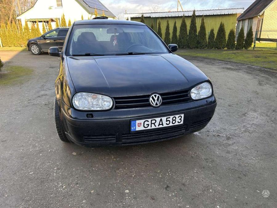 Melns Volkswagen Golf 1998 Anykščiai, ar dzinēja tilpumu 1.60 L un nobraukumu 325 tūkst. km par 650 €, foto 1 vietnē AUTOMOTO.COM.LV