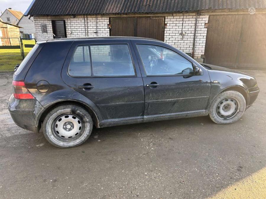 Melns Volkswagen Golf 1998 Anykščiai, ar dzinēja tilpumu 1.60 L un nobraukumu 325 tūkst. km par 650 €, foto 2 vietnē AUTOMOTO.COM.LV