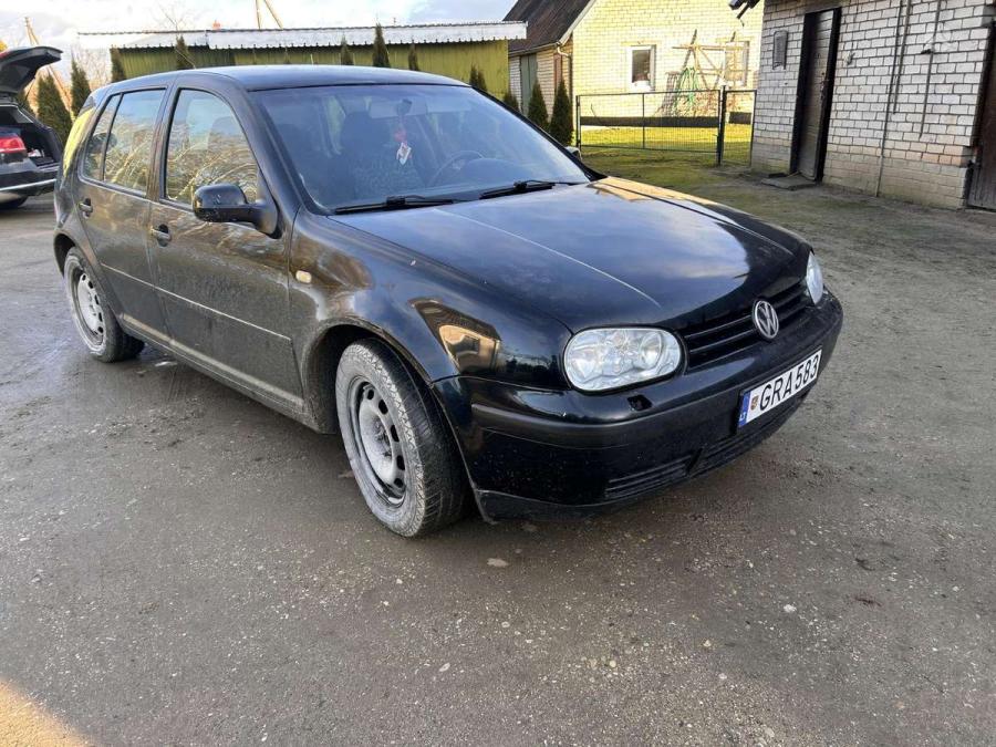 Melns Volkswagen Golf 1998 Anykščiai, ar dzinēja tilpumu 1.60 L un nobraukumu 325 tūkst. km par 650 €, foto 3 vietnē AUTOMOTO.COM.LV