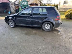Melns Volkswagen Golf 1998 Anykščiai, ar dzinēja tilpumu 1.60 L un nobraukumu 325 tūkst. km par 650 €, foto 7 vietnē AUTOMOTO.COM.LV