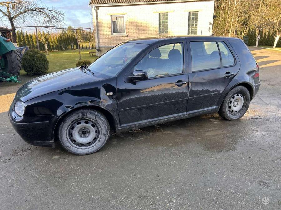Melns Volkswagen Golf 1998 Anykščiai, ar dzinēja tilpumu 1.60 L un nobraukumu 325 tūkst. km par 650 €, foto 9 vietnē AUTOMOTO.COM.LV