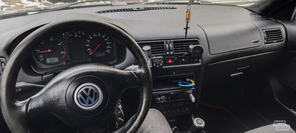 Melns Volkswagen Golf 1998 Panevēža, ar dzinēja tilpumu 1.90 L un nobraukumu 381 tūkst. km par 750 €, foto 4 vietnē AUTOMOTO.COM.LV