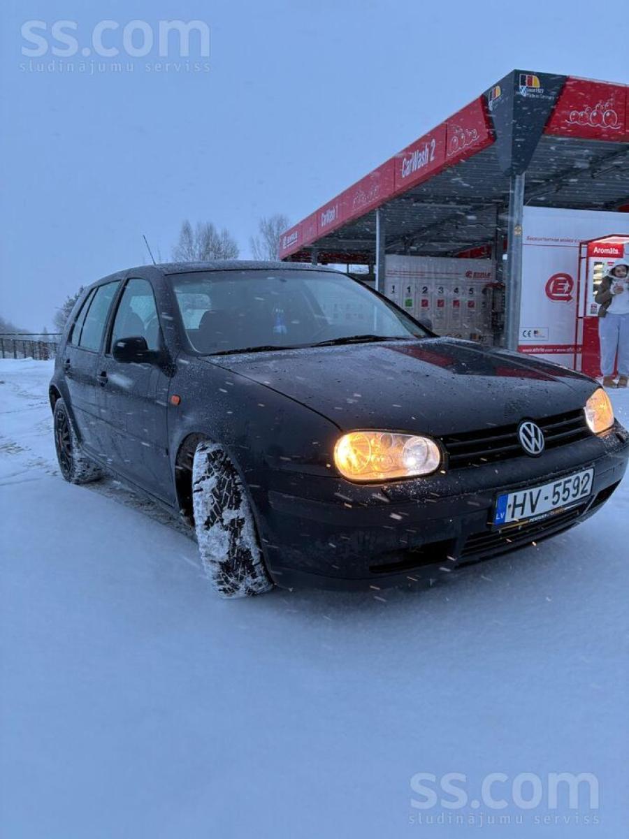 Melns Volkswagen Golf 1998 Rīga, ar dzinēja tilpumu 1.60 L un nobraukumu 333 tūkst. km par 990 €, foto 2 vietnē AUTOMOTO.COM.LV