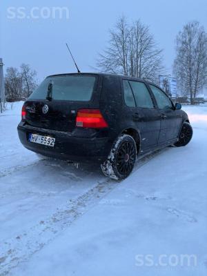 Melns Volkswagen Golf 1998 Rīga, ar dzinēja tilpumu 1.60 L un nobraukumu 333 tūkst. km par 990 €, foto 3 vietnē AUTOMOTO.COM.LV