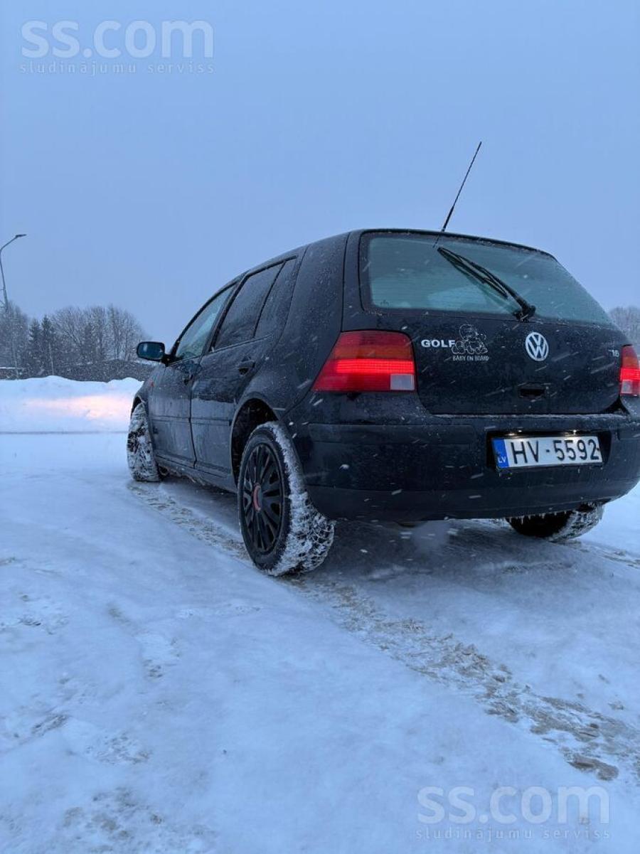 Melns Volkswagen Golf 1998 Rīga, ar dzinēja tilpumu 1.60 L un nobraukumu 333 tūkst. km par 990 €, foto 5 vietnē AUTOMOTO.COM.LV