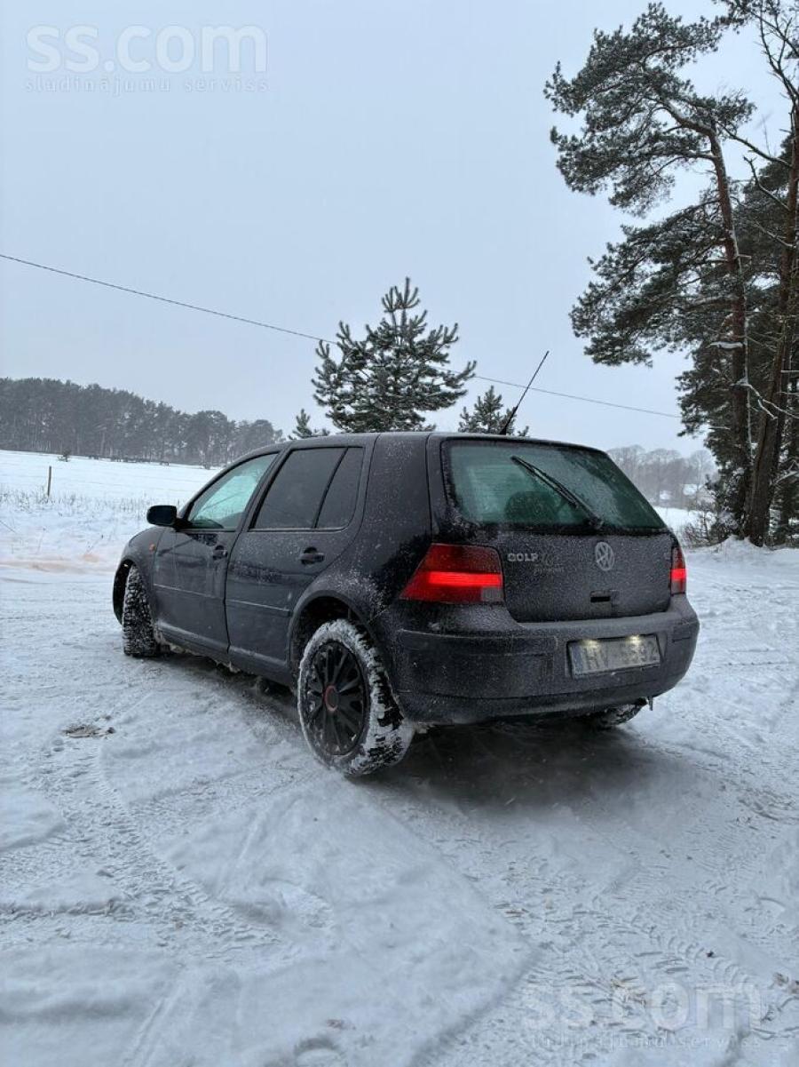 Melns Volkswagen Golf 1998 Rīga, ar dzinēja tilpumu 1.60 L un nobraukumu 333 tūkst. km par 990 €, foto 8 vietnē AUTOMOTO.COM.LV