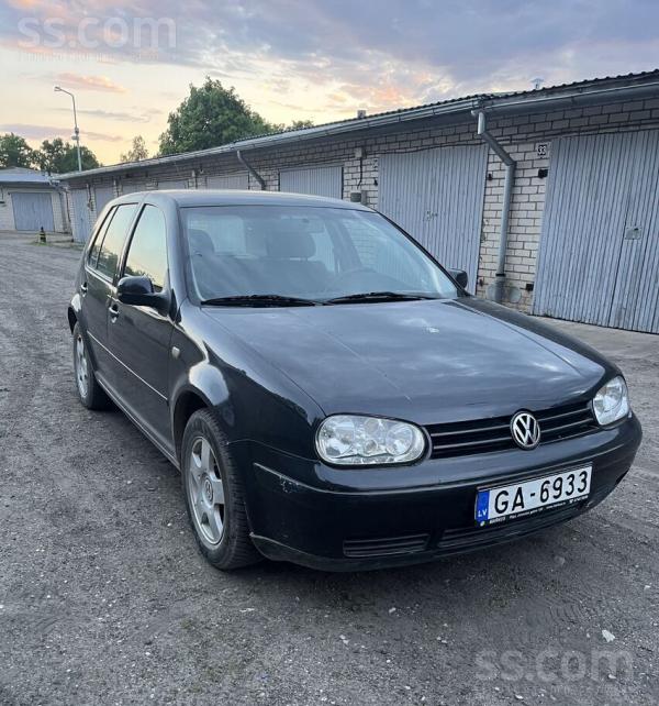 Black Volkswagen Golf 1998 in Valmiera, with an engine capacity of 1.40 L and mileage of 290 thousand km for 500 €, photo 1 on AUTOMOTO.COM.LV