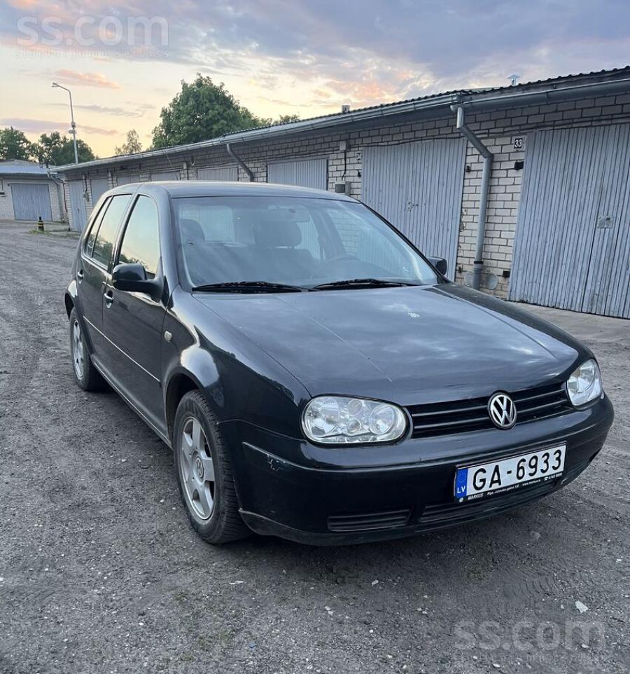 Black Volkswagen Golf 1998 in Valmiera, with an engine capacity of 1.40 L and mileage of 290 thousand km for 500 €, photo 1 on AUTOMOTO.COM.LV