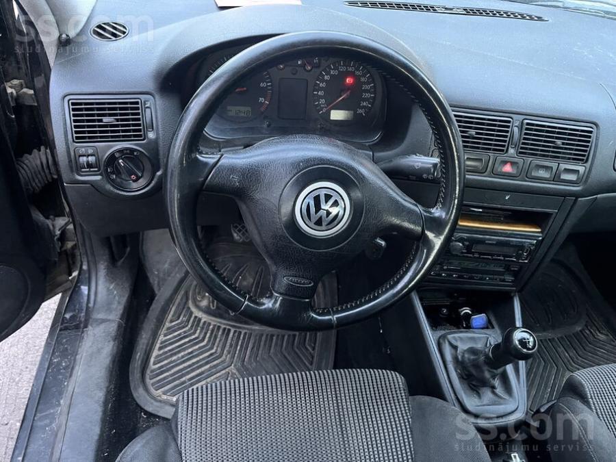 Black Volkswagen Golf 1998 in Valmiera, with an engine capacity of 1.40 L and mileage of 290 thousand km for 500 €, photo 3 on AUTOMOTO.COM.LV