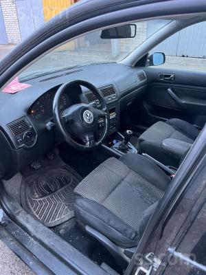 Black Volkswagen Golf 1998 in Valmiera, with an engine capacity of 1.40 L and mileage of 290 thousand km for 500 €, photo 4 on AUTOMOTO.COM.LV