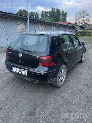 Black Volkswagen Golf 1998 in Valmiera, with an engine capacity of 1.40 L and mileage of 290 thousand km for 500 €, photo 5 on AUTOMOTO.COM.LV