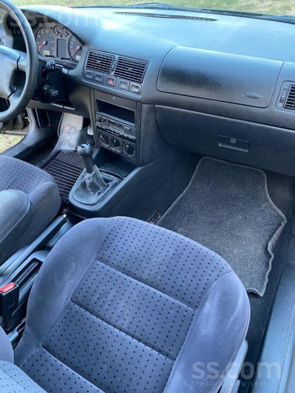 Black Volkswagen Golf 1998 in Valmiera, with an engine capacity of 1.60 L and mileage of 0 thousand km for 600 €, photo 4 on AUTOMOTO.COM.LV