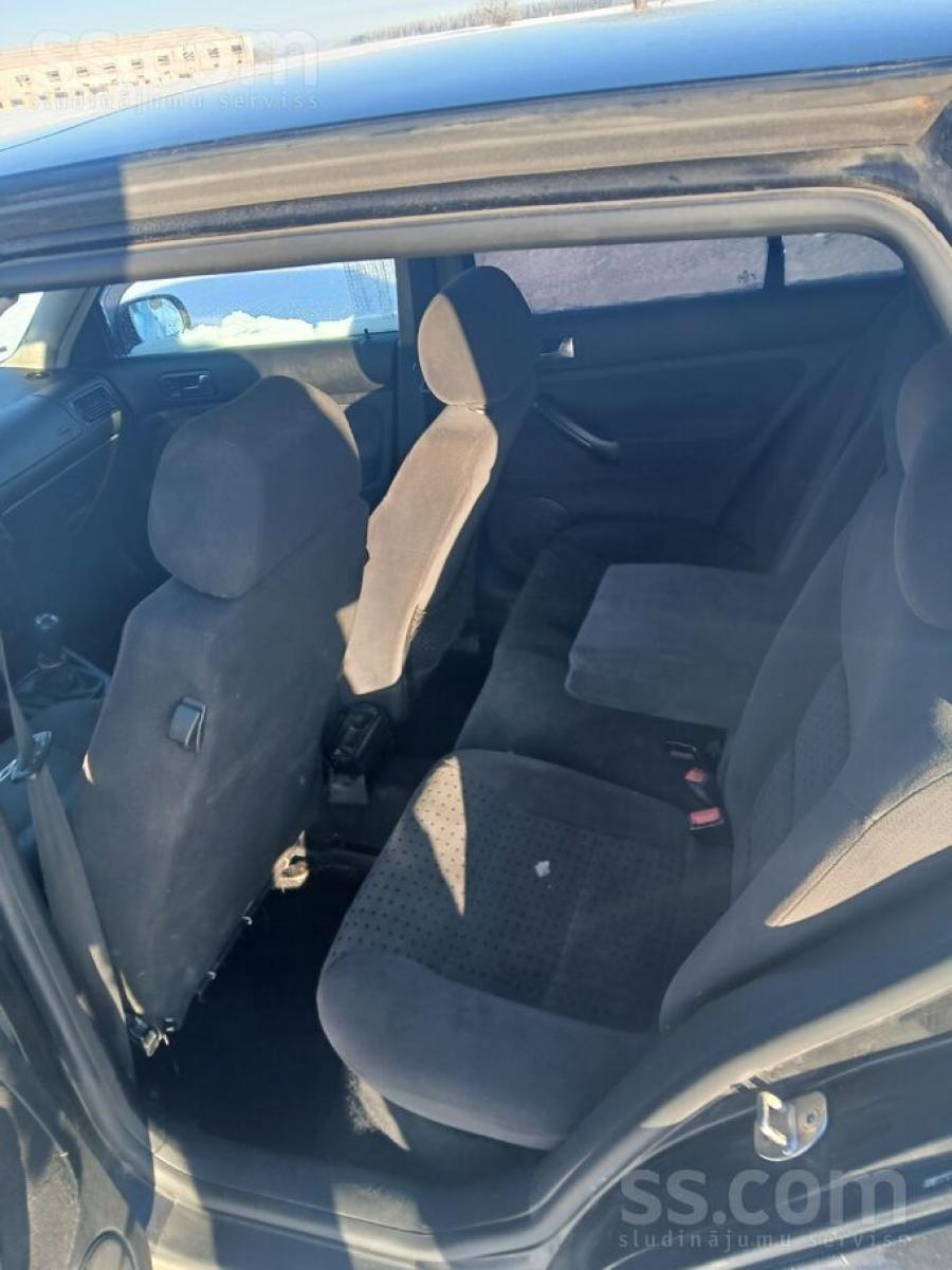 Melns Volkswagen Golf 1998 Talsi, ar dzinēja tilpumu 1.40 L un nobraukumu 350 tūkst. km par 1190 €, foto 5 vietnē AUTOMOTO.COM.LV