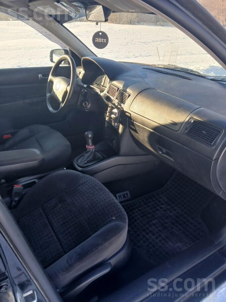 Melns Volkswagen Golf 1998 Talsi, ar dzinēja tilpumu 1.40 L un nobraukumu 350 tūkst. km par 1190 €, foto 10 vietnē AUTOMOTO.COM.LV