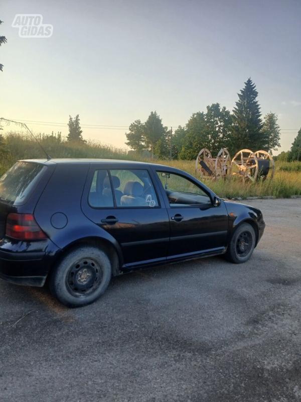 Black Volkswagen Golf 1998 in Utena, with an engine capacity of 1.60 L and mileage of 242 thousand km for 350 €, photo 3 on AUTOMOTO.COM.LV