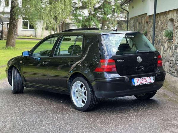 Melns Volkswagen Golf 1998 Panevēža, ar dzinēja tilpumu 2.30 L un nobraukumu 208 tūkst. km par 2999 €, foto 3 vietnē AUTOMOTO.COM.LV