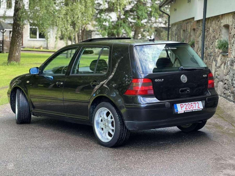 Melns Volkswagen Golf 1998 Panevēža, ar dzinēja tilpumu 2.30 L un nobraukumu 208 tūkst. km par 2999 €, foto 4 vietnē AUTOMOTO.COM.LV