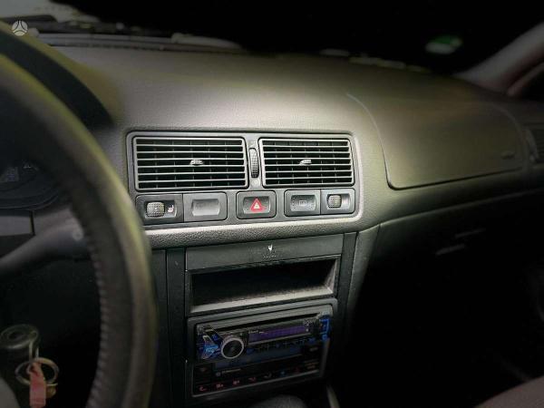 Melns Volkswagen Golf 1998 Panevēža, ar dzinēja tilpumu 2.30 L un nobraukumu 208 tūkst. km par 2999 €, foto 7 vietnē AUTOMOTO.COM.LV