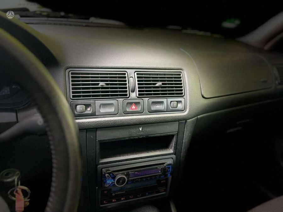 Melns Volkswagen Golf 1998 Panevēža, ar dzinēja tilpumu 2.30 L un nobraukumu 208 tūkst. km par 2999 €, foto 8 vietnē AUTOMOTO.COM.LV