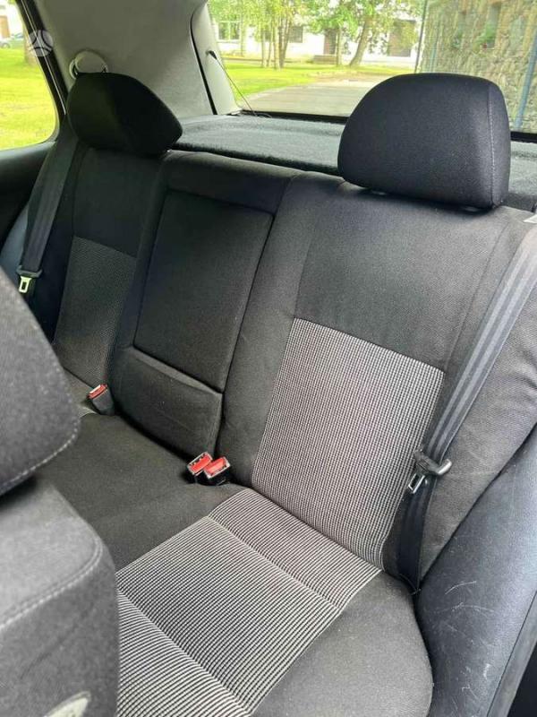 Melns Volkswagen Golf 1998 Panevēža, ar dzinēja tilpumu 2.30 L un nobraukumu 208 tūkst. km par 2999 €, foto 10 vietnē AUTOMOTO.COM.LV