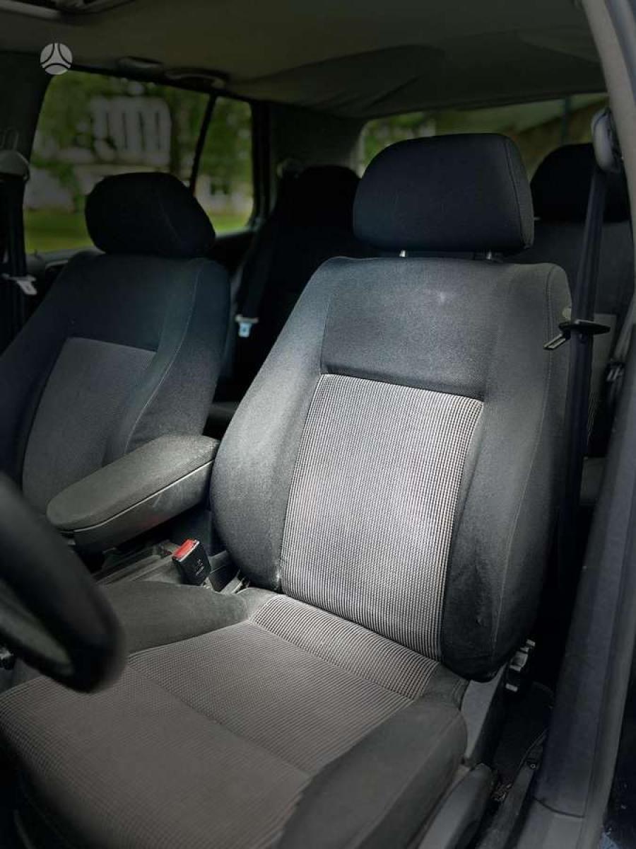 Melns Volkswagen Golf 1998 Panevēža, ar dzinēja tilpumu 2.30 L un nobraukumu 208 tūkst. km par 2999 €, foto 12 vietnē AUTOMOTO.COM.LV