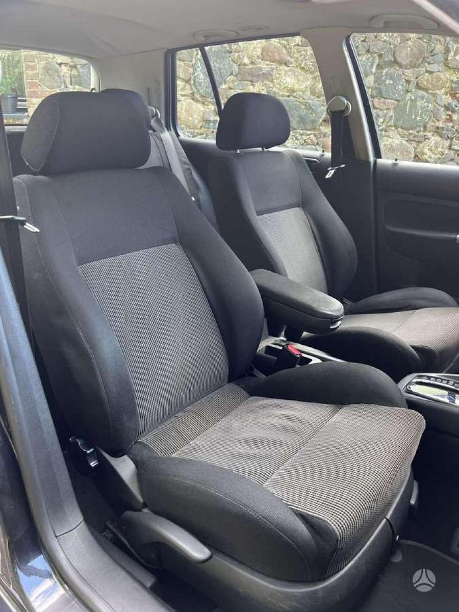Melns Volkswagen Golf 1998 Panevēža, ar dzinēja tilpumu 2.30 L un nobraukumu 208 tūkst. km par 2999 €, foto 13 vietnē AUTOMOTO.COM.LV