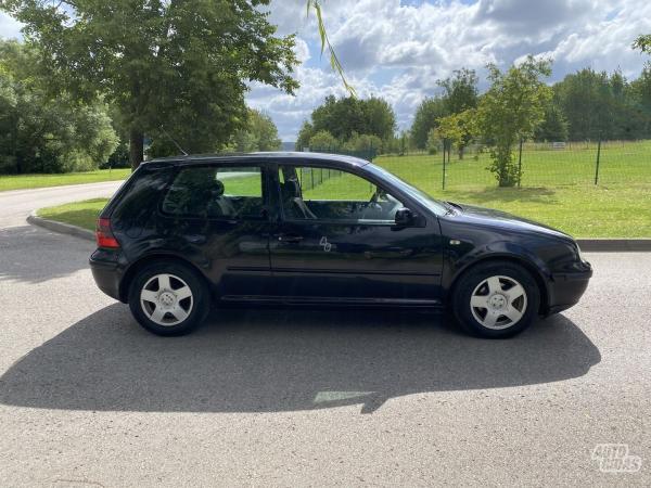 Melns Volkswagen Golf 1998 Jonava, ar dzinēja tilpumu 1.90 L un nobraukumu 400 tūkst. km par 850 €, foto 7 vietnē AUTOMOTO.COM.LV