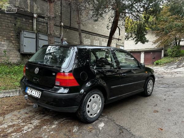 Черный Фольксваген Гольф 1998 в Вильнюс, объемом двигателя 1.60 л и пробегом 259 тыс. км за 400 €, фото 6 на AUTOMOTO.COM.LV