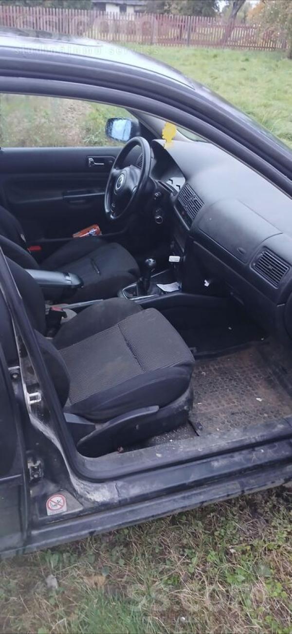 Melns Volkswagen Golf 1999 Jelgava, ar dzinēja tilpumu 1.90 L un nobraukumu 471 tūkst. km par 1000 €, foto 6 vietnē AUTOMOTO.COM.LV