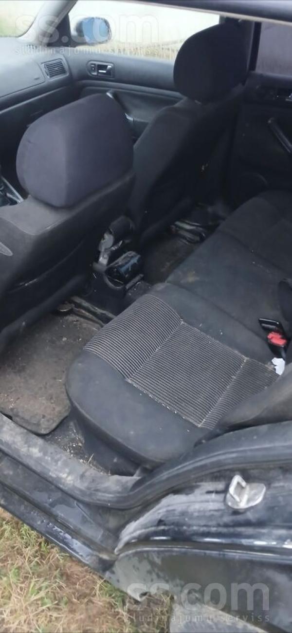 Melns Volkswagen Golf 1999 Jelgava, ar dzinēja tilpumu 1.90 L un nobraukumu 471 tūkst. km par 1000 €, foto 7 vietnē AUTOMOTO.COM.LV