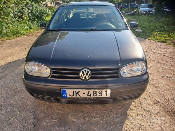 Black Volkswagen Golf 1999 in Valmiera, with an engine capacity of 1.60 L and mileage of 361 thousand km for 680 €, photo 1 on AUTOMOTO.COM.LV