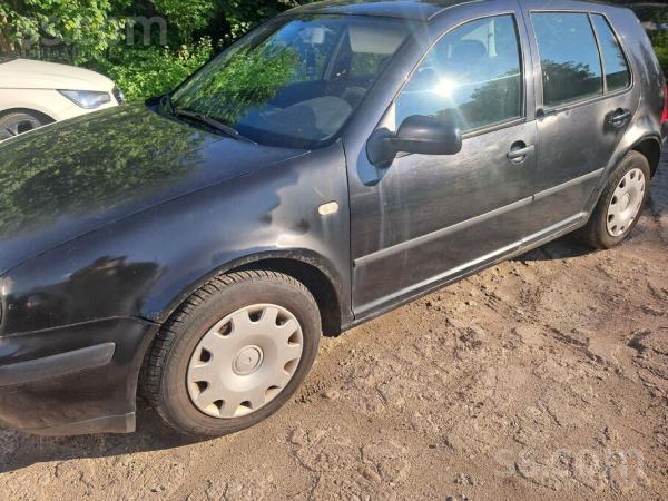 Black Volkswagen Golf 1999 in Valmiera, with an engine capacity of 1.60 L and mileage of 361 thousand km for 680 €, photo 2 on AUTOMOTO.COM.LV