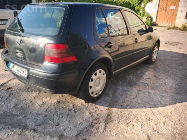 Black Volkswagen Golf 1999 in Valmiera, with an engine capacity of 1.60 L and mileage of 361 thousand km for 680 €, photo 5 on AUTOMOTO.COM.LV